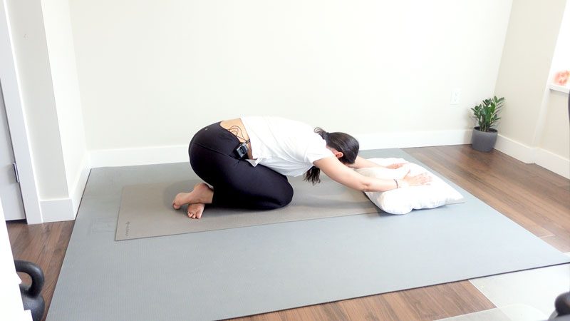 11 Bed Stretches For Lower Back Pain & Hip Tightness Relief - Coach Sofia Fitness