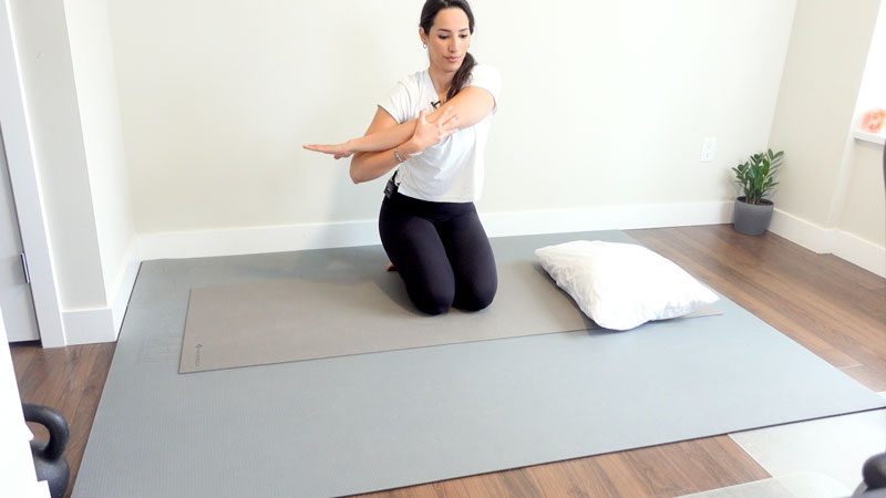 11 Bed Stretches For Lower Back Pain & Hip Tightness Relief - Coach ...