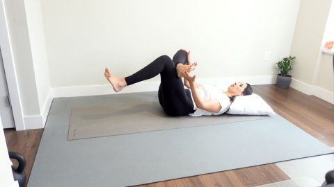 11 Bed Stretches For Lower Back Pain & Hip Tightness Relief - Coach Sofia Fitness