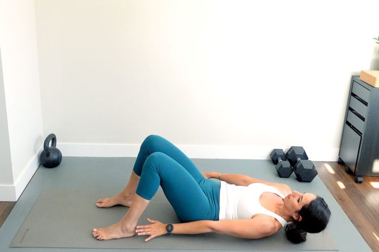 Quick 5 Minute Core Workout You Can Do In Bed - Coach Sofia Fitness