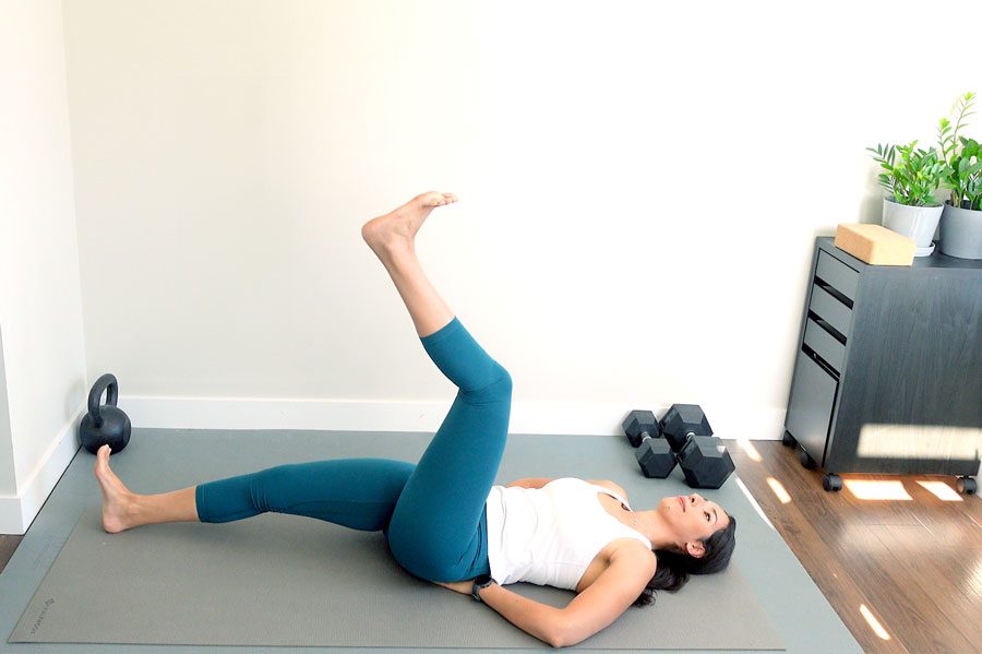 Quick 5 Minute Core Workout You Can Do In Bed - Coach Sofia Fitness